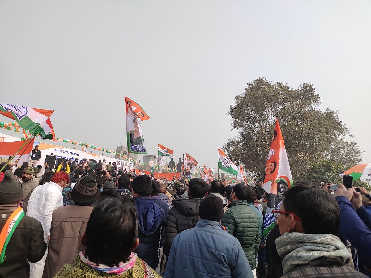 Priyanka Gandhi: Rahul does not feel cold as he is wearing the shield ...