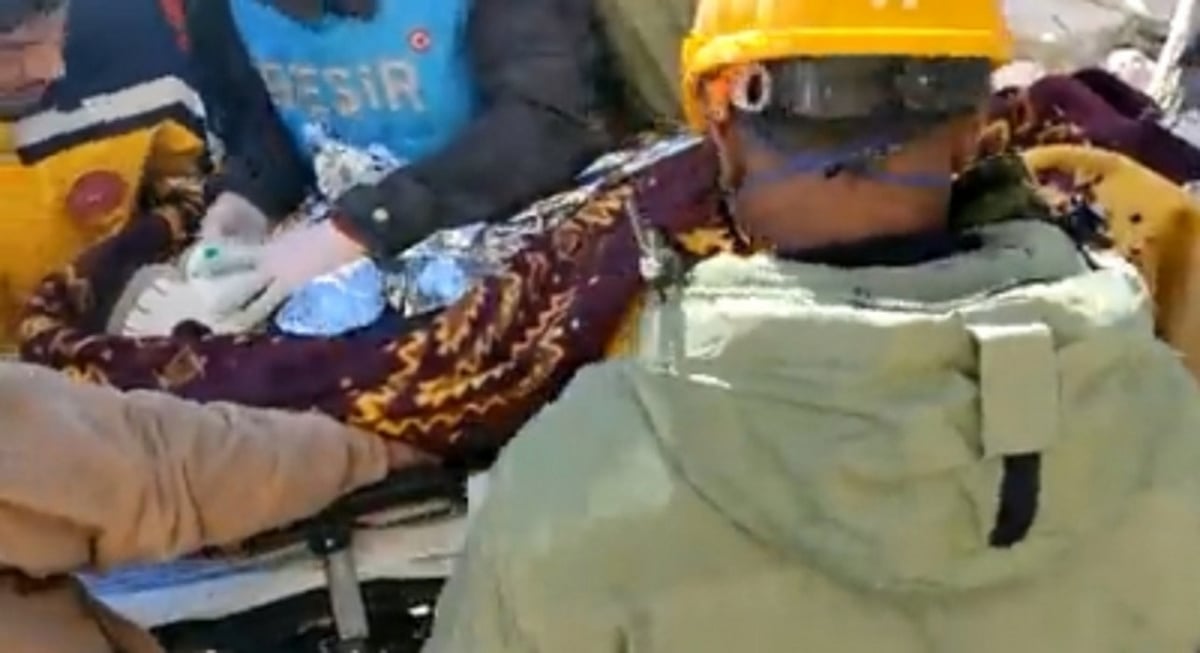 Watch how the Indian rescue team saved a 6-year-old girl alive from ...