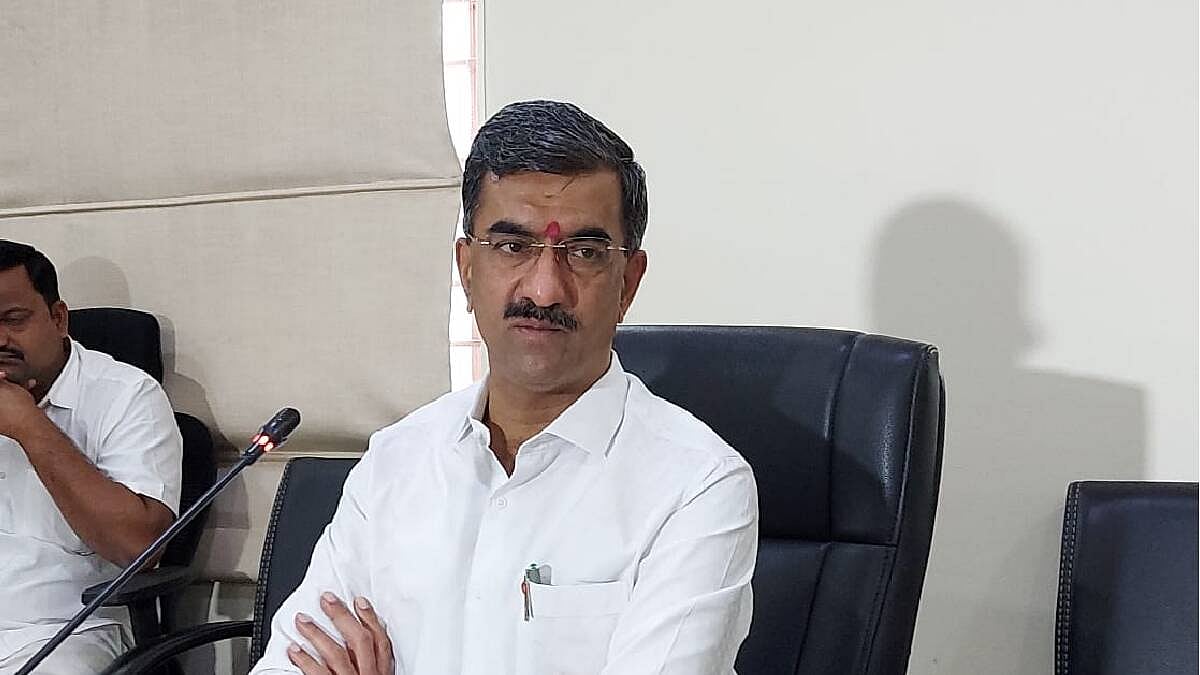 Maha govt to set up network of informers to tackle illicit liquor trade ...