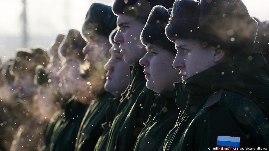 Russia steps up efforts to boost army size