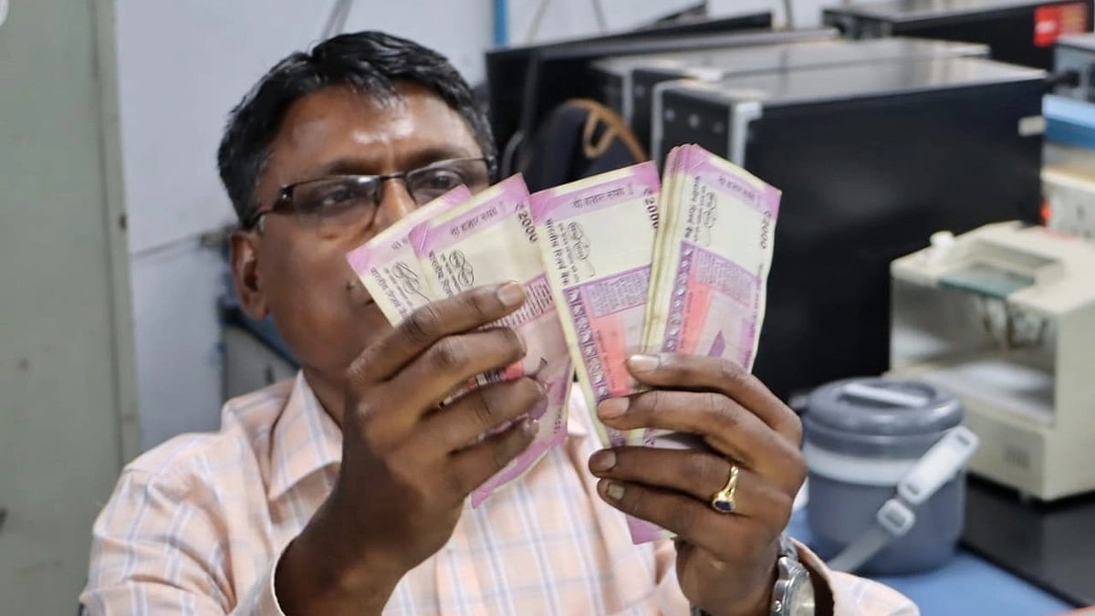 UP: Fake currency notes with Rs 14 lakh face value seized, 3 held