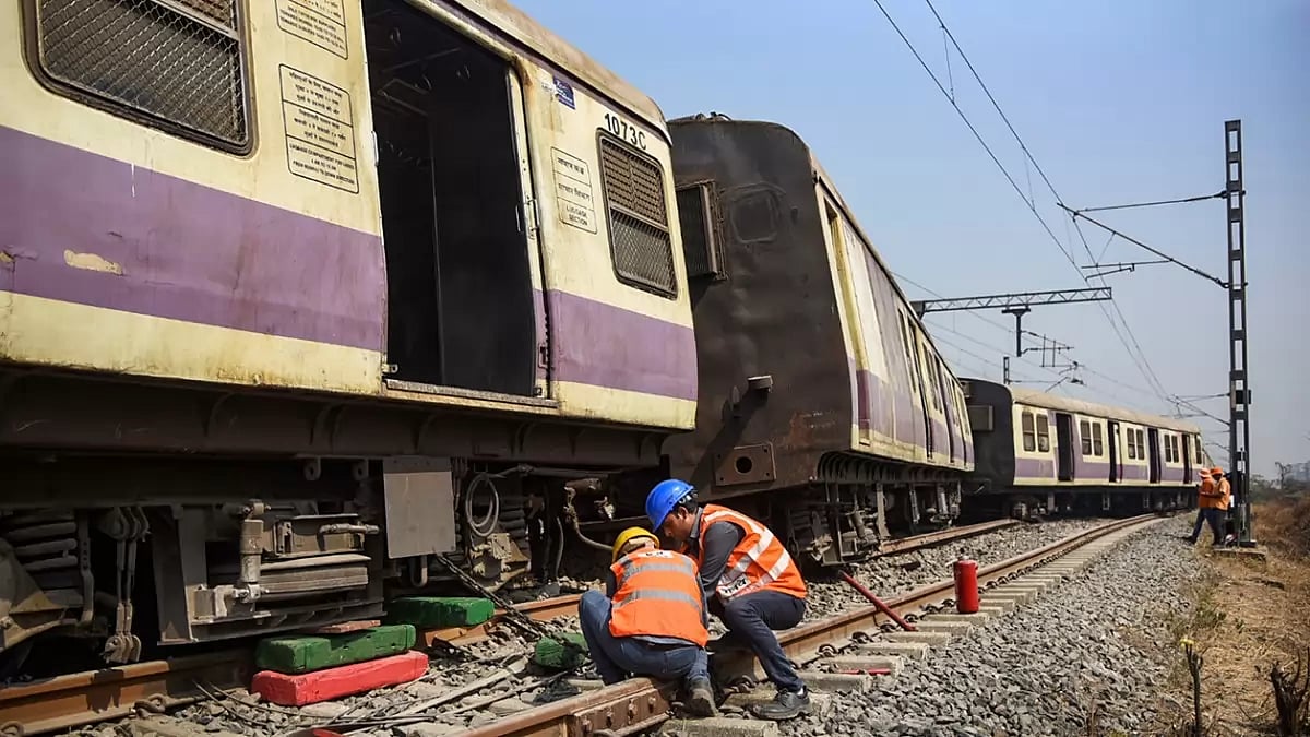 Local train coach derails in Thane