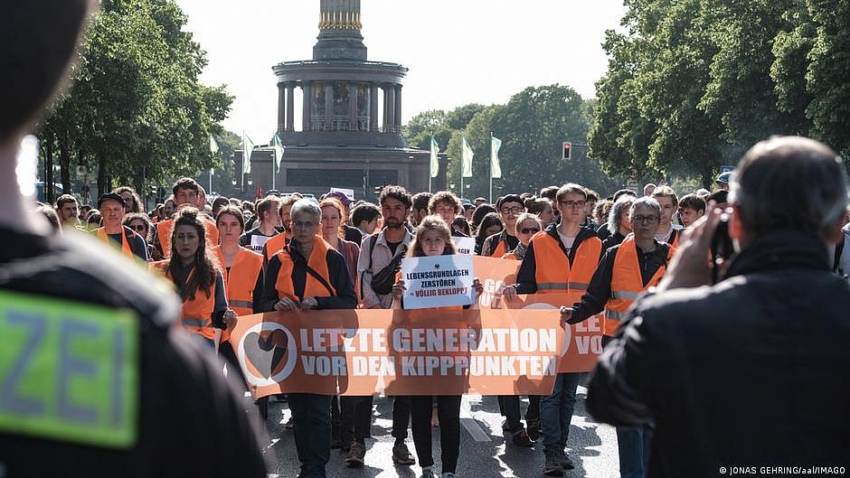 Germany accuses climate activists of 580 offenses