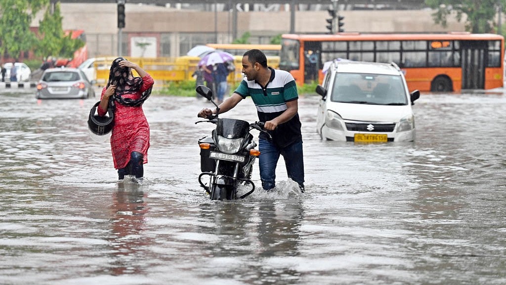 Heavy rains batter north India: Landslides claim 4 more lives, 200 ...