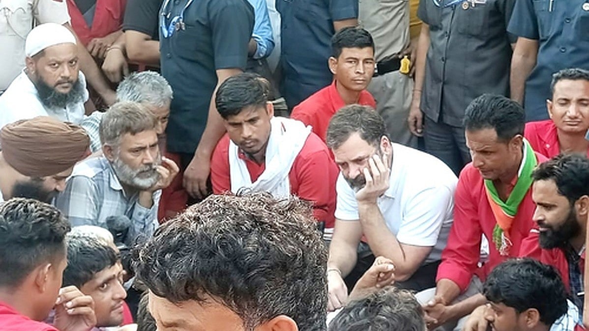 Rahul Gandhi makes surprise visit to Railway station, interacts with ...