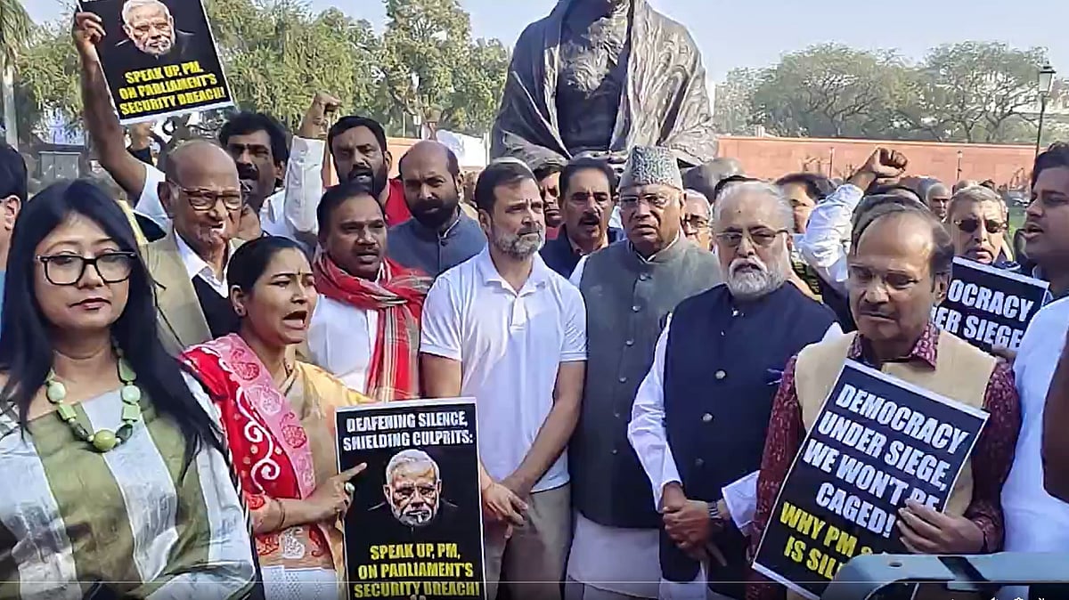 Parliament cleared of opposition, suspended MPs protest outside the House