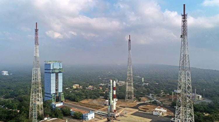 PSLV rocket with X-Ray polarimeter and 10 other satellites lifts off ...
