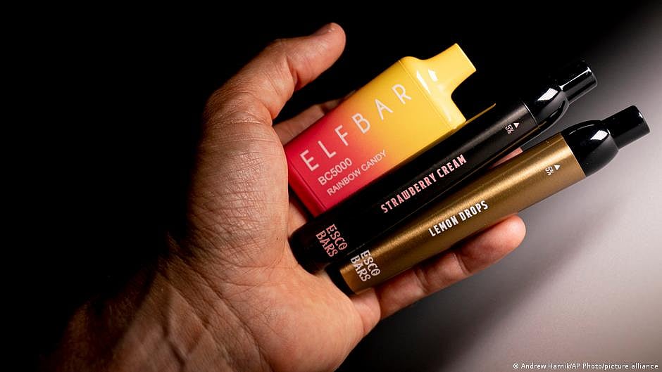 Doctors highlight health risks of vaping, urge govt to take quick action