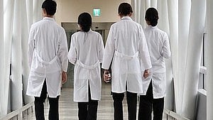 South Korea: Why did 6,400 trainee doctors resign?