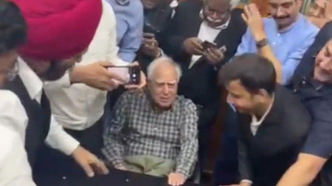 Senior advocate Kapil Sibal elected as SCBA president