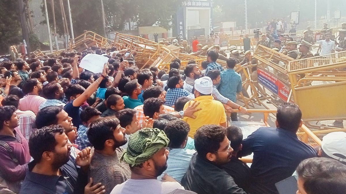 Prayagraj: Clashes erupt as UPPSC protests intensify, police resort to ...