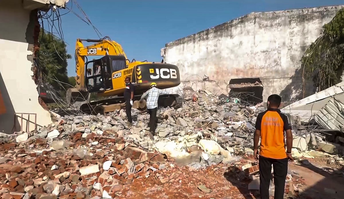 Guj. firecracker factory blast: Family of six wiped out, kin leave with ...