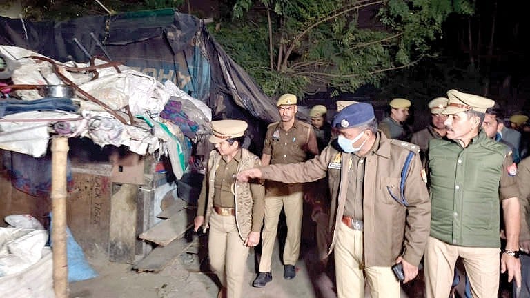 UP cop who tried 'citizenship scan' with mobile gets warning after ...