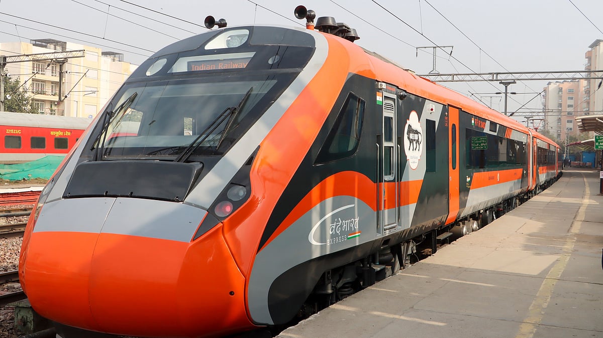 Vande Bharat train avoids accident after auto rickshaw found on Kerala ...