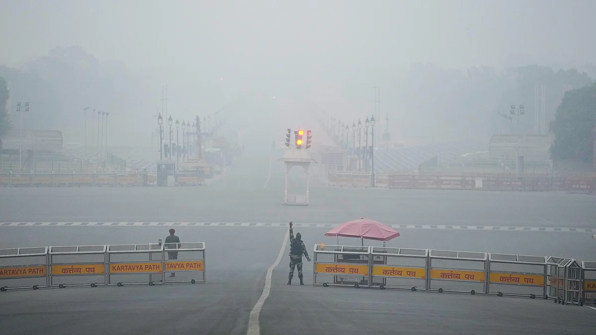 Smog and fog shroud Delhi, air quality poor; IMD issues Yellow Alert