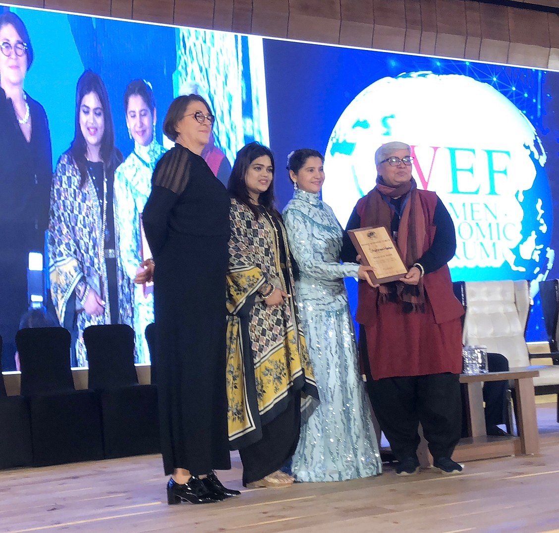 अनहद की संस्थापक शबनम हाशमी को वुमन ऑफ दि डिकेड अवार्ड मिला, वीमेन ...