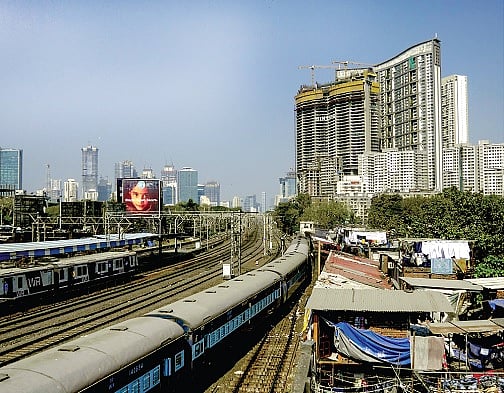 देश में आर्थिक विषमता पर खड़े होते गंभीर सवाल, बढ़ती जा रही अमीरों की ...