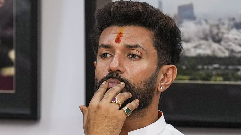 Union Minister Chirag Paswan predicts split between RJD, Congress in ...