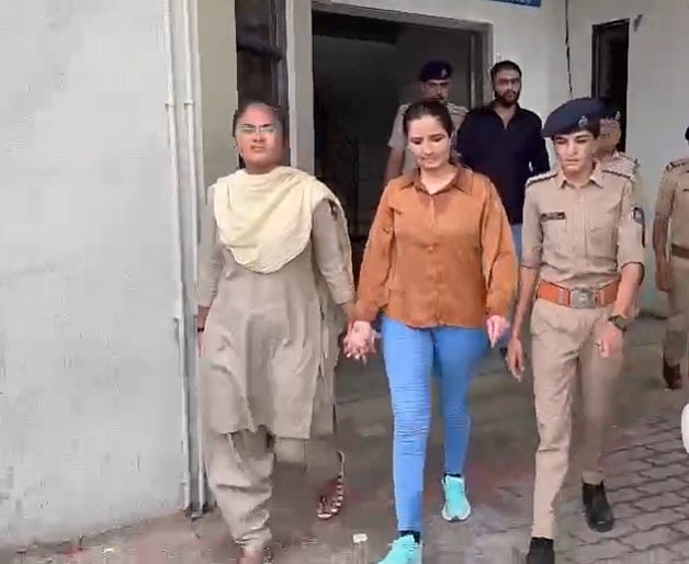 Gujarat’s CID police officer caught aiding bootlegger in liquor smuggling