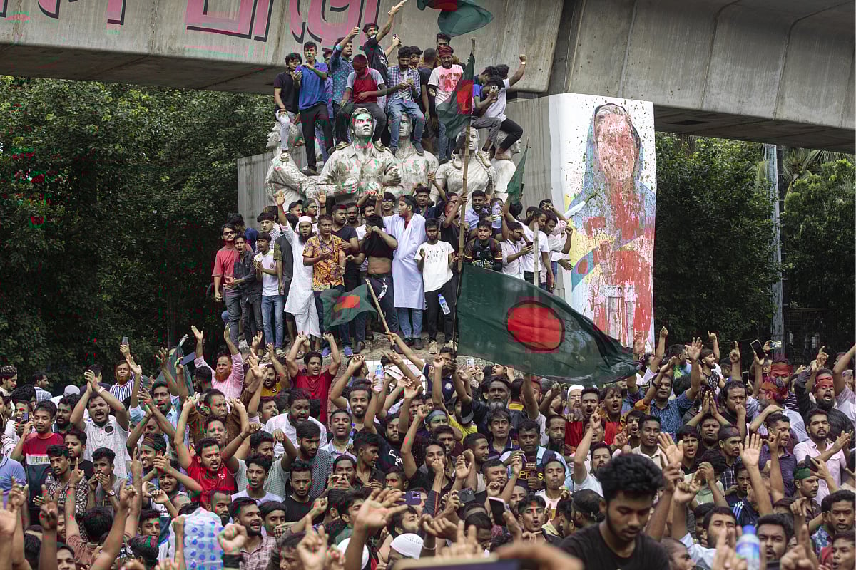 Ousted Bangladesh PM Sheikh Hasina arrives in India, may flee abroad ...