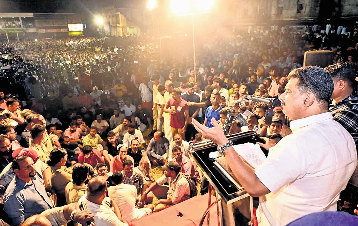 In show of strength in Kerala's Nilambur, MLA P V Anvar continues his ...