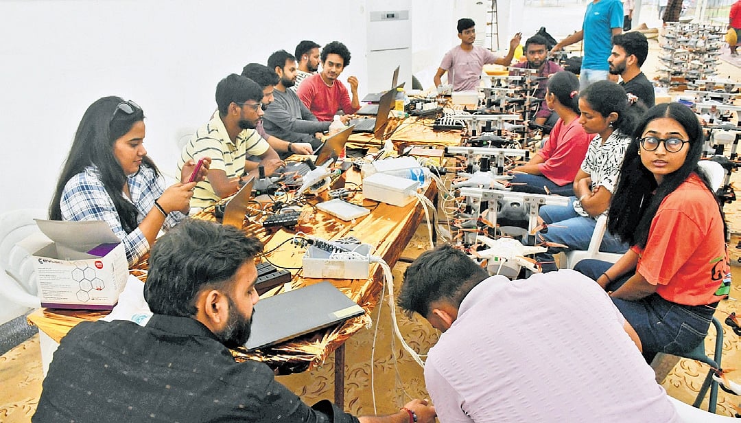 BotLab sets sights on new international records with 5,500-drone show ...