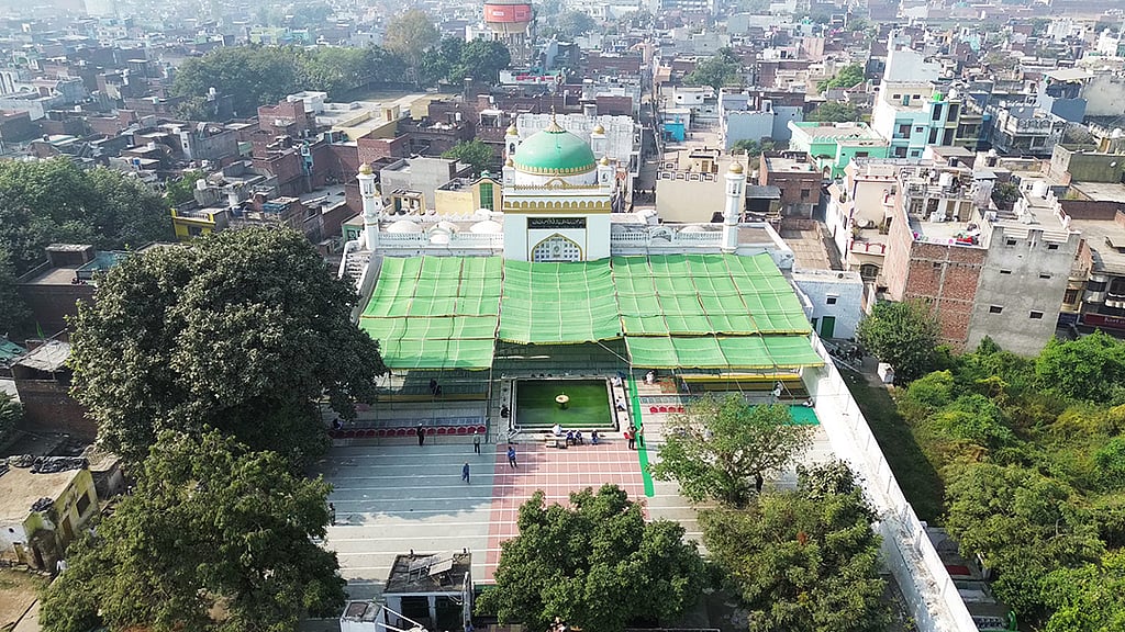 Allahabad HC directs ASI to complete whitewashing of Jama Masjid in ...