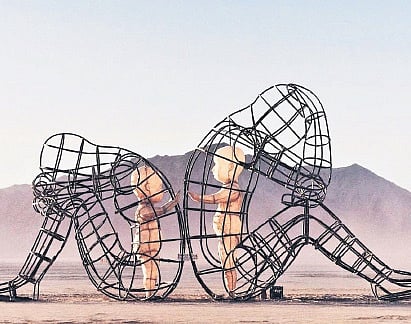Alexander Milov’s 'love' sculpture: a reflection on conflict, connection, and the childlike ...
