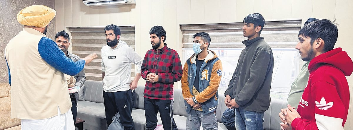 19 women among 104 deportees in first batch from the US arrive