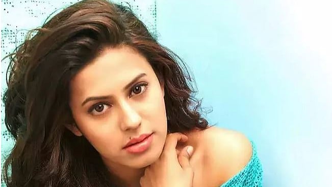 IPS officer's daughter, sandalwood actor Ranya Rao arrested with 14.8 ...