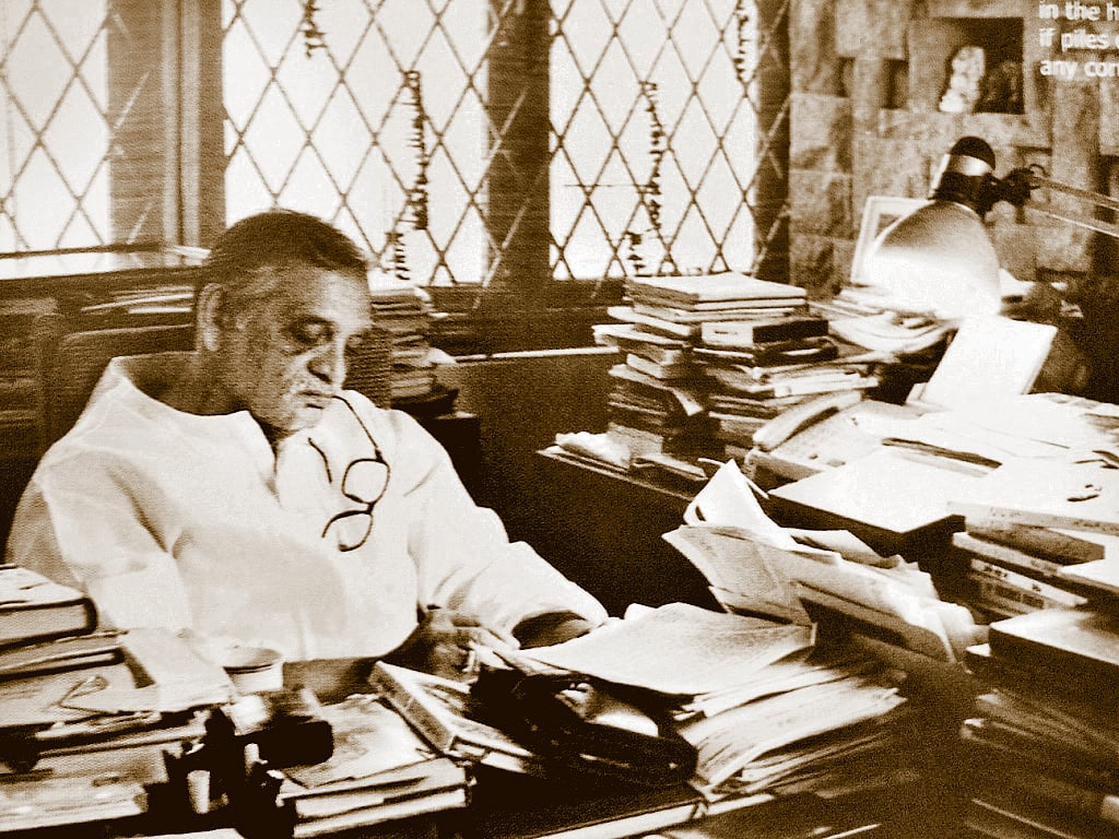 Finding Gulzar in five verses - Mitosm.com