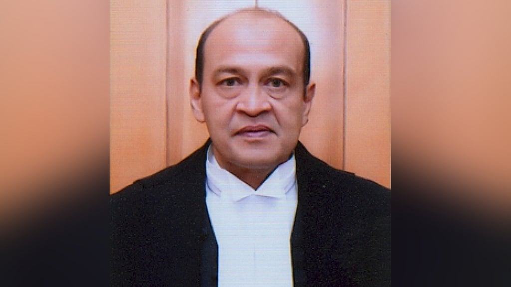 Huge stash of unaccounted cash found at Delhi HC judge’s home, SC ...