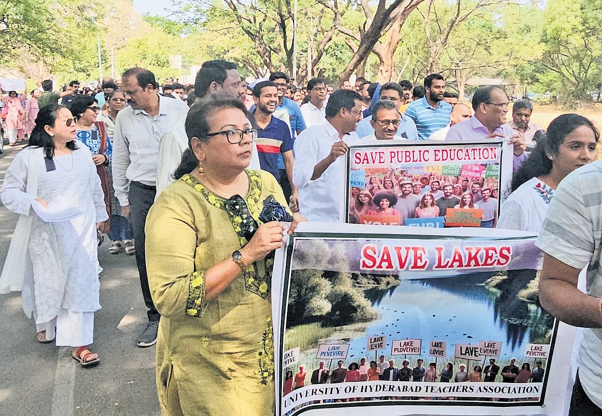 University of Hyderabad protests intensify, many injured in lathi-charge