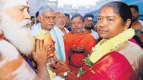 Vemulawada temple to remain open 24x7 on Sundays for Medaram jatara