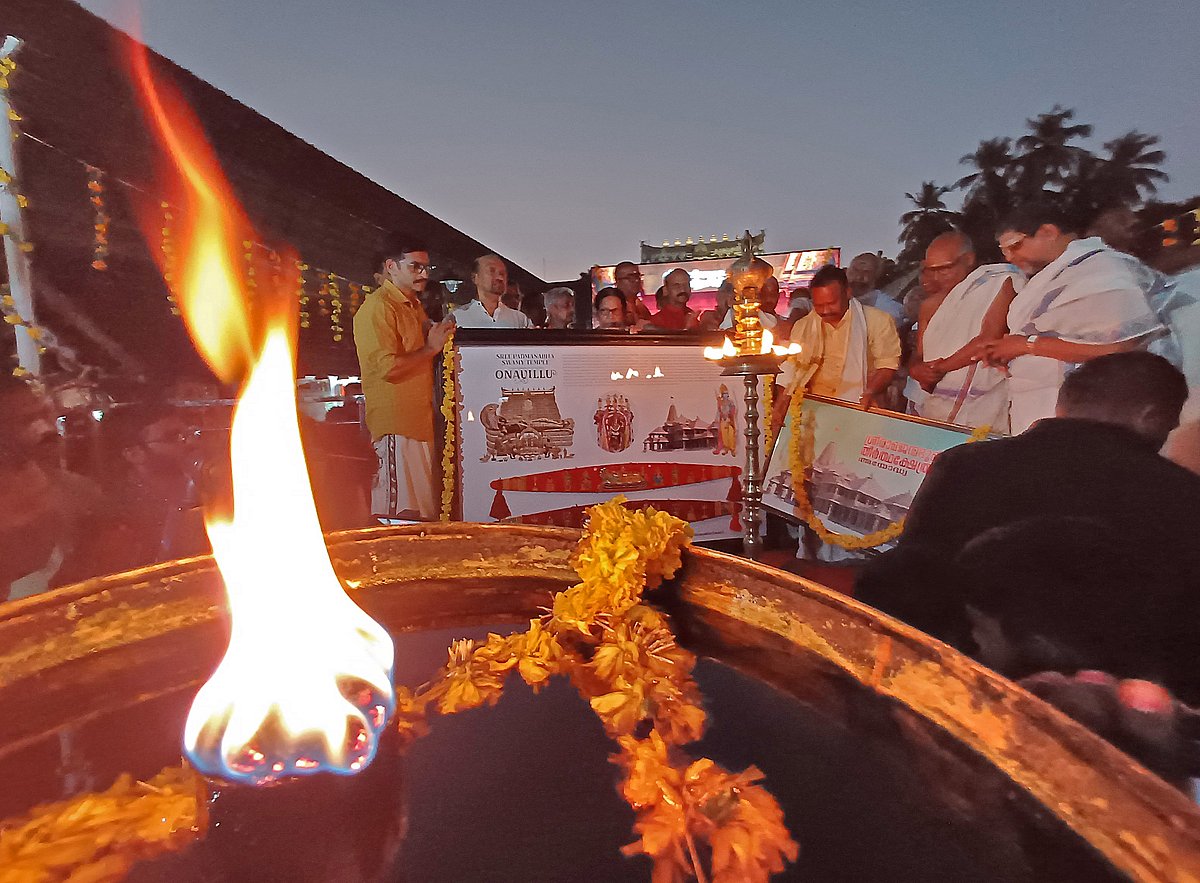 Padmanabha Swamy temple gifts sacred Onavillu bows to Ram Temple trust