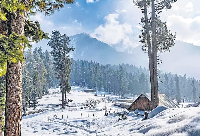 Discover Sinthan Top: Kashmir's Hidden Snow Paradise Amid Dry Spell