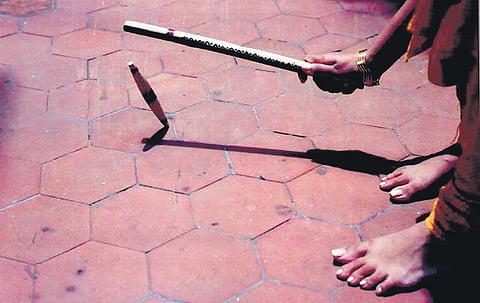 The incredible Gilli Danda