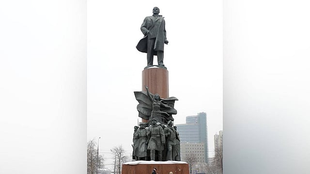 100 years after his death, Russians shrug at Lenin's legacy