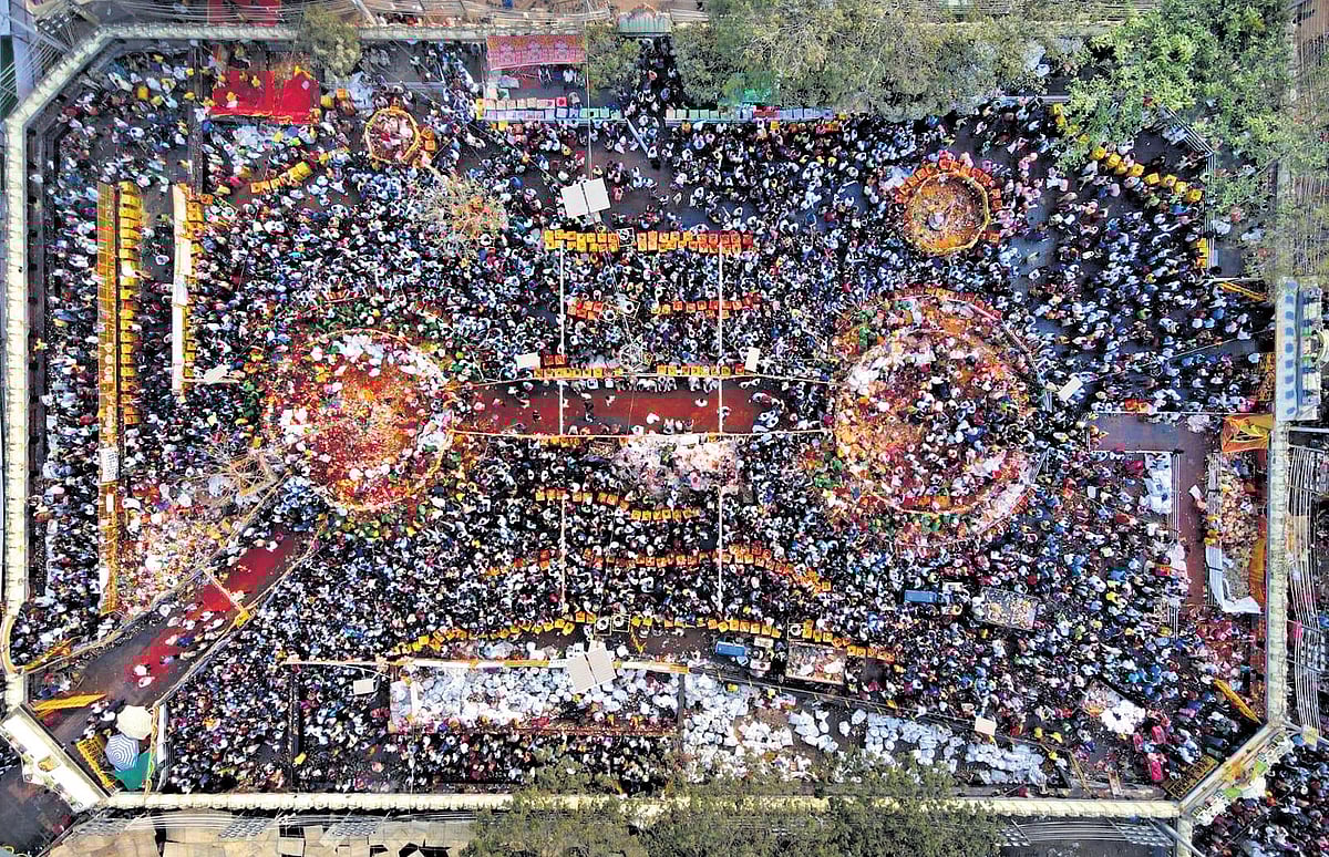 Lakhs throng Medaram on final day of Jatara