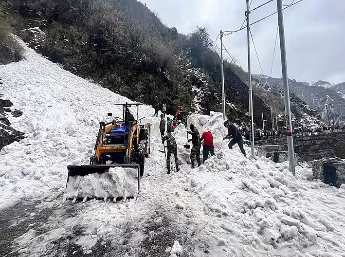 2 dead in landslides in J-K, 400 roads cut off due to snow in HP ...