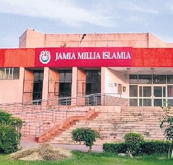 Three hurt as scuffle breaks out in Delhi's JMI campus, university ...