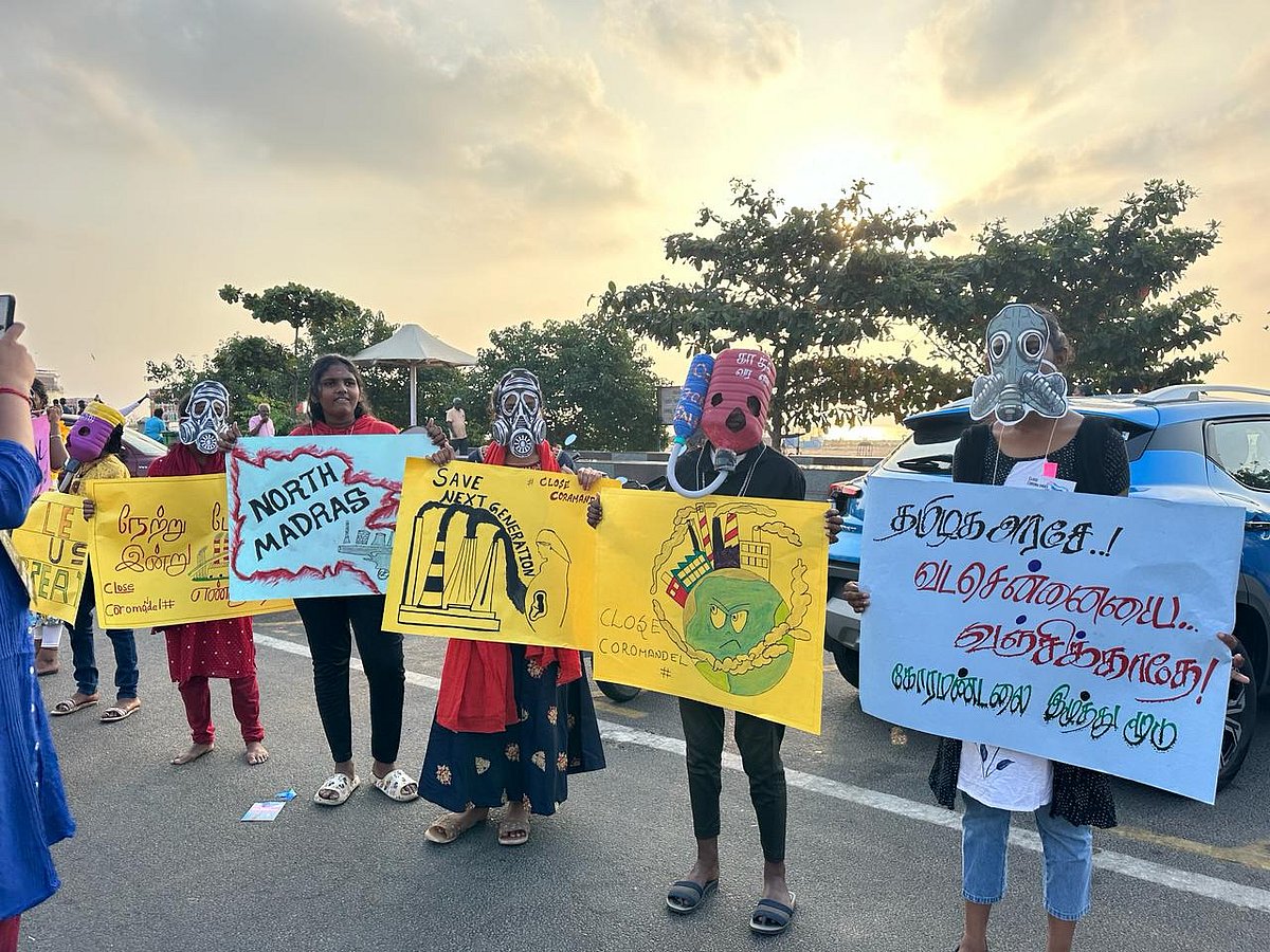 Human chain protest against Ennore ammonia gas leak