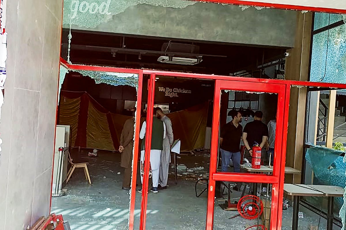 Dozens of pro-Palestinian protesters set fire to KFC restaurant in Pakistan