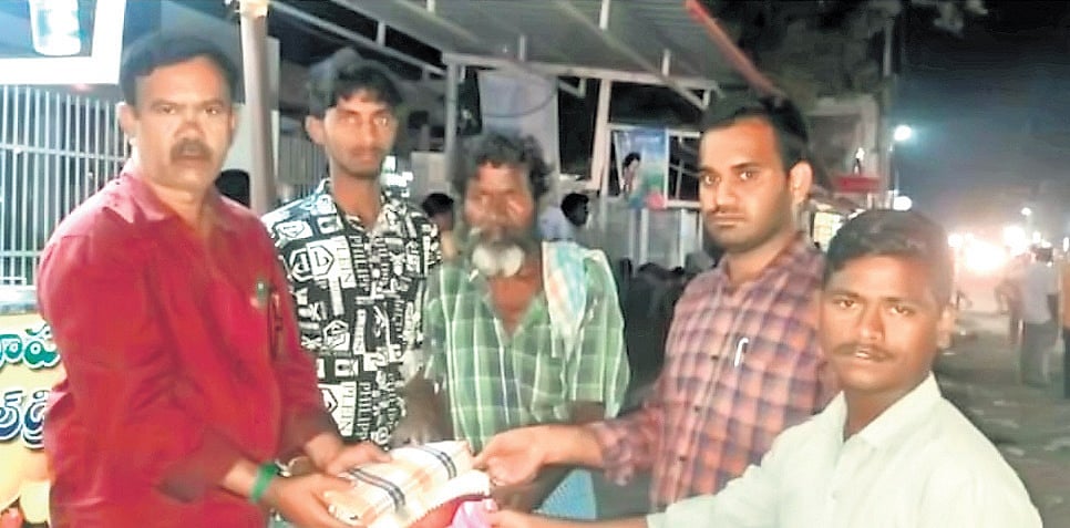 Extending help to the needy people is a mission of Proddatur man