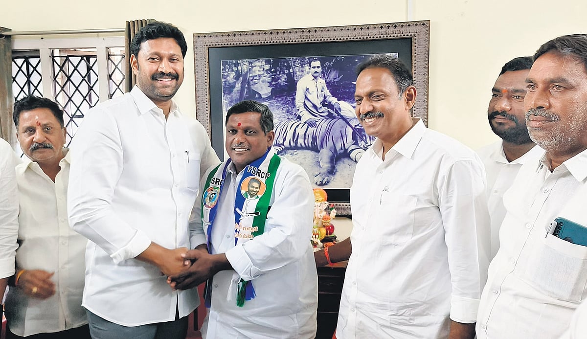 YS Jagan Mohan Reddy's former rival Satish Reddy joins YSRC