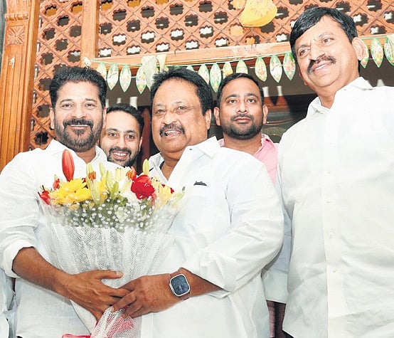 Revanth Reddy calls on Jithender, Malla Reddy meets DKS