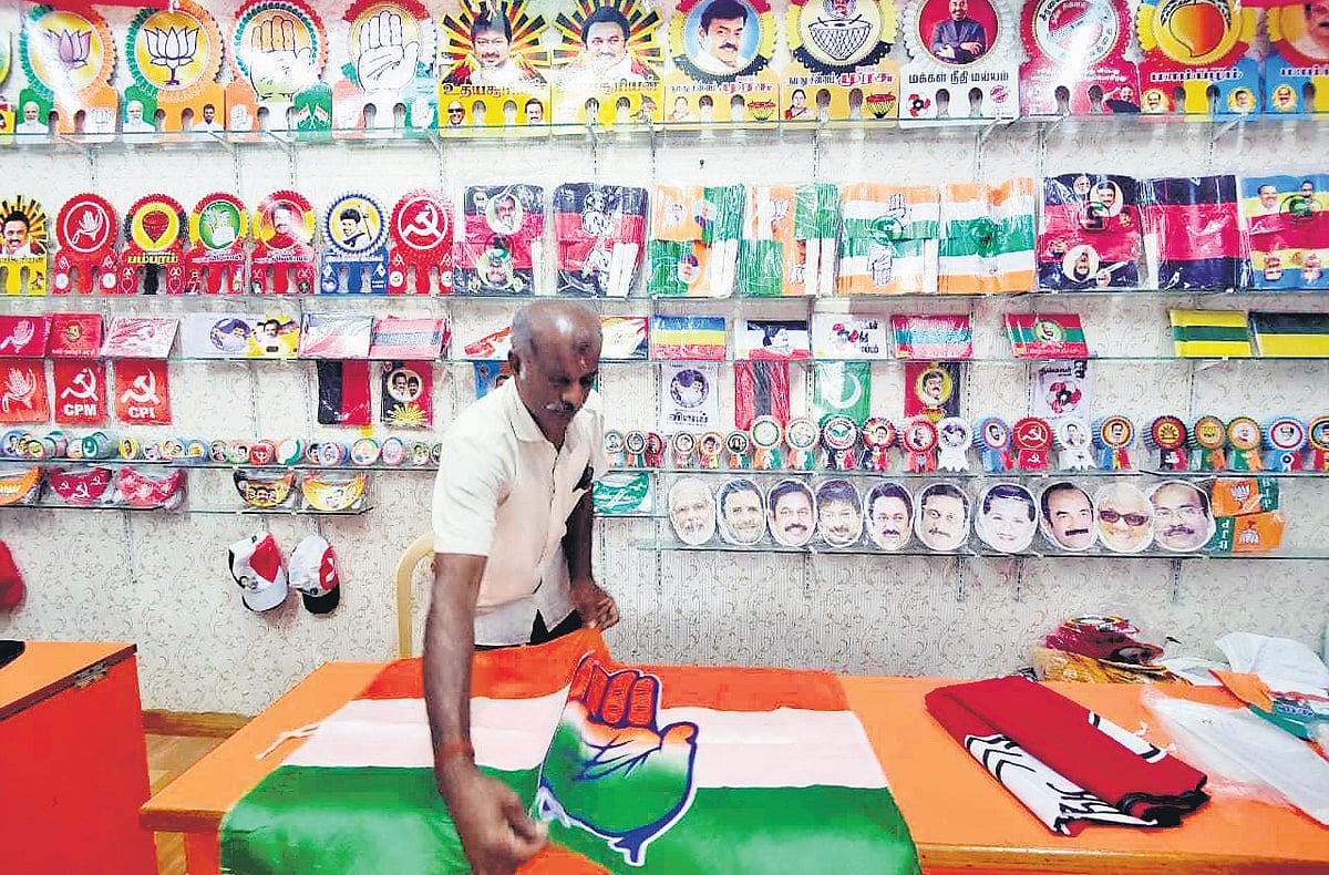 Changing political colours spoiling Lok Sabha election party, ‘flag’ makers