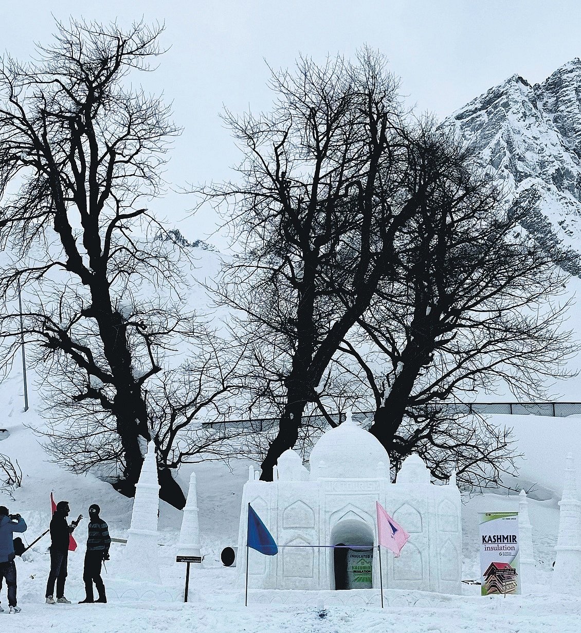 Snow sculpture of Taj Mahal comes up in J&K