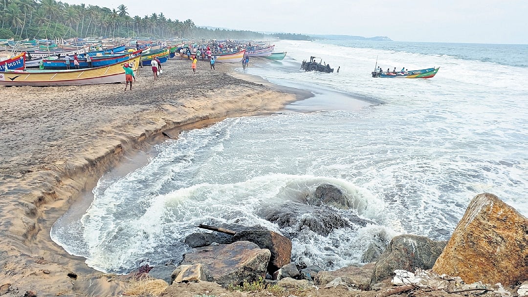 Kerala: Offshore breakwater ineffective at Poonthura, allege fishermen ...