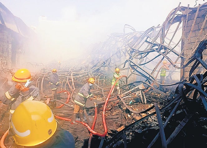Fire guts tyre godown in Bengaluru's Chamarajpet